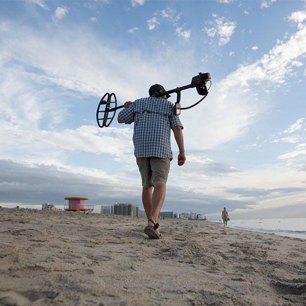 The True Story Of Metal Detectors: when was metal detector invented ...